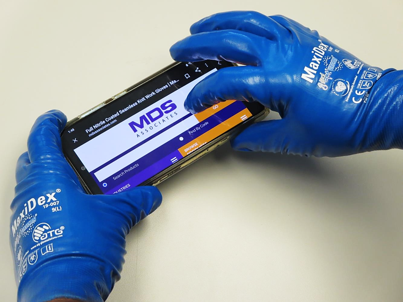 Germ Resistant Hand Protection | MaxiDex® Virosan Gloves